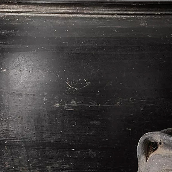 Terra-Cotta Inspired Black Pots - Decor Steals